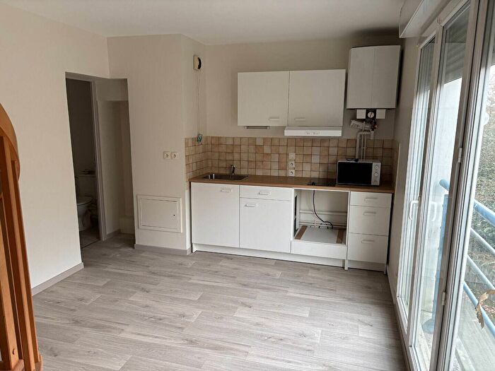 Appartement à louer - Centre-Saint Germain-Vareilles, Ambérieu-en-Bugey - 2 pièces - 1 chambre