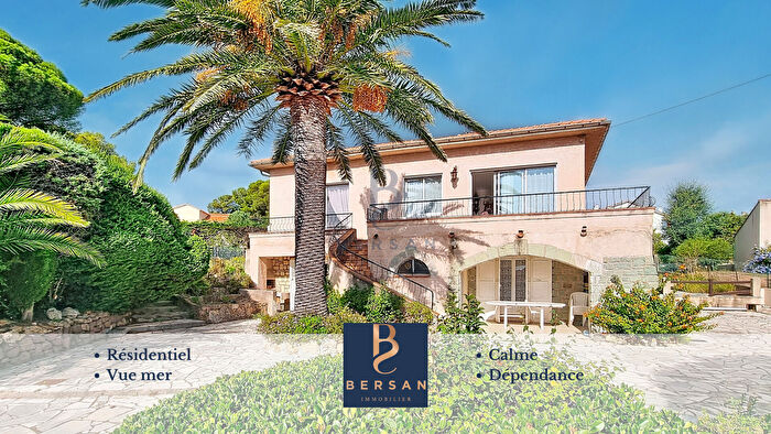 Maison à vendre - Fréjus - 6 pièces - 4 chambres