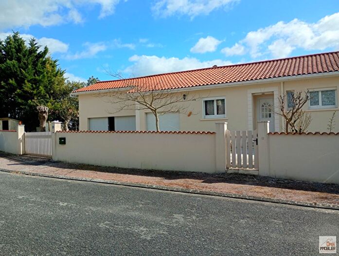 Maison à vendre - Louzac-Saint-André - 4 pièces - 3 chambres