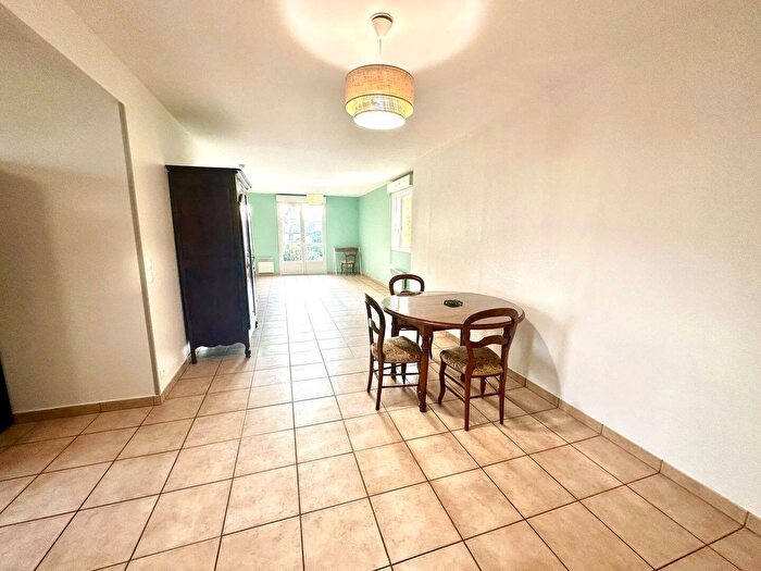 Ouest, Igny : Appartement 3 pièces à louer