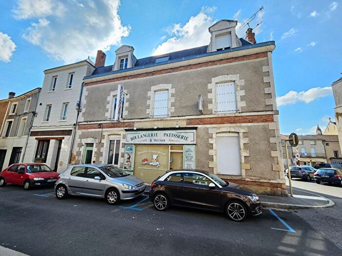 Maison 11 pièces à vendre à Thouars