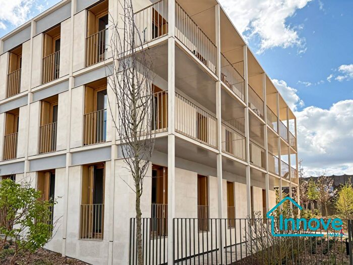 Appartement à louer - Domaine National du Château, Versailles - 3 pièces - 2 chambres