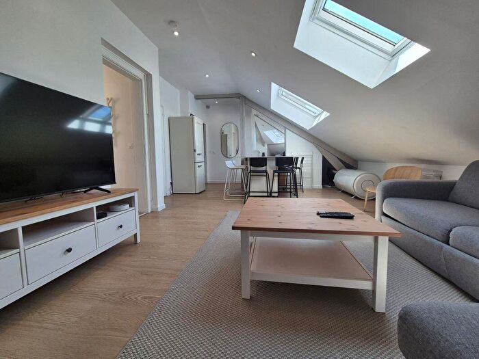 Appartement 5 pièces à Centre Ville, Reims, à louer