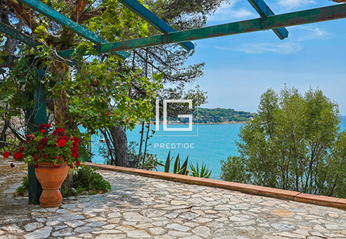 Maison 7 pièces à vendre - Sanary-sur-Mer, Centre-ville, Port