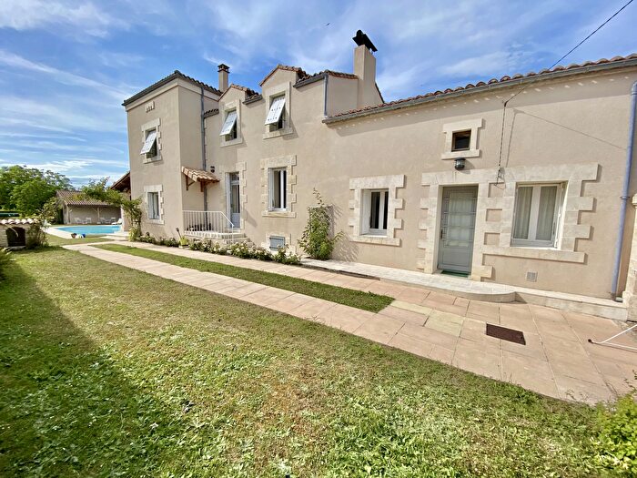 Maison à vendre - Mansle - 7 pièces - 4 chambres