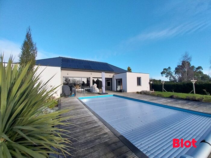 Maison à vendre - Saint-Hélen - 5 pièces - 4 chambres