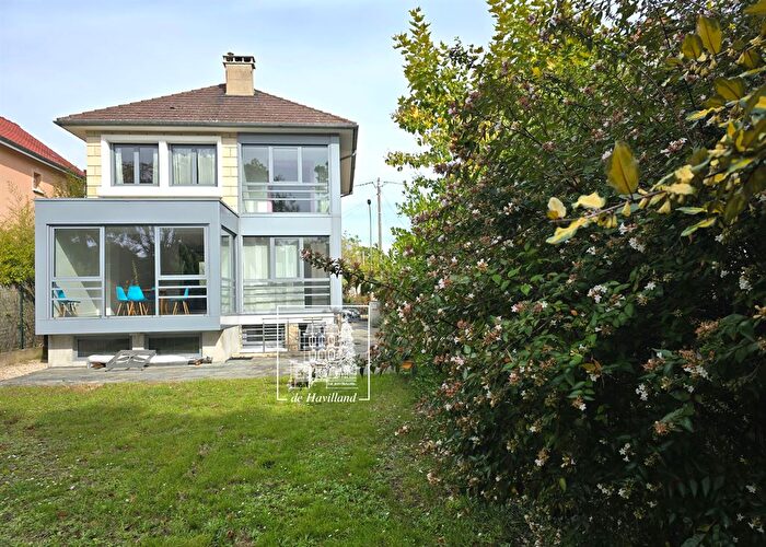 Maison à louer - Le Vésinet - 7 pièces - 3 chambres