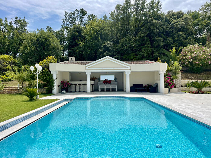 Maison à vendre - Vallauris, Retenaou, Brusquets, Devens, Zone dactivité Saint-Bernard - 8 pièces - 6 chambres