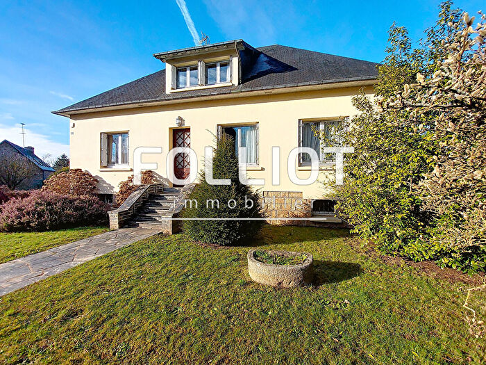 Maison à louer - La Haye-Pesnel - 6 pièces - 5 chambres