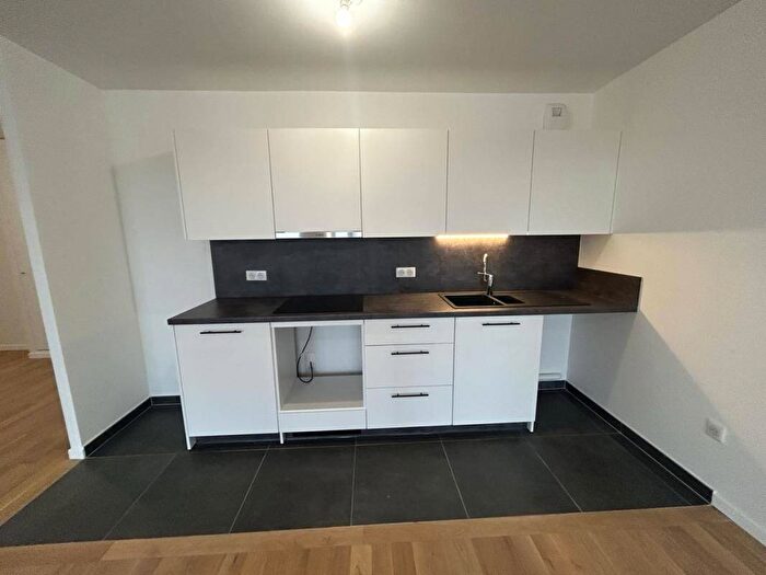 Appartement à louer - Faubourg de lArche, Courbevoie - 4 pièces - 3 chambres