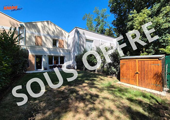 Fontaines-Saint-Martin : Maison 4 pièces à vendre