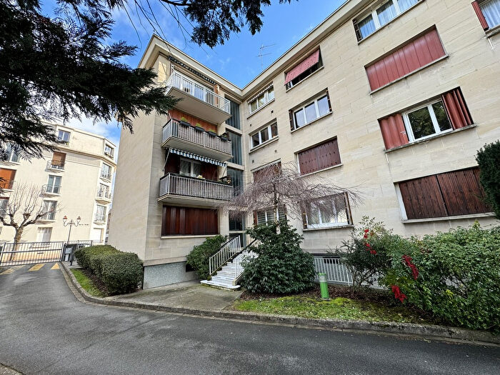 Appartement à vendre - Enghien-les-Bains - 3 pièces - 2 chambres