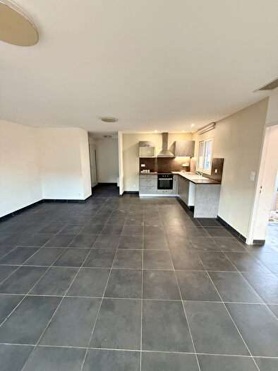 Maison à louer - Saint-Génis-des-Fontaines - 4 pièces - 3 chambres