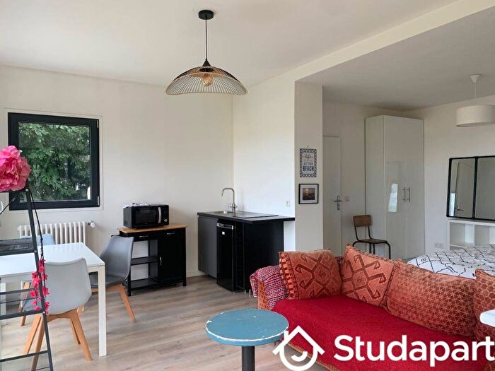 Appartement à louer - Plateau Ouest, Suresnes - 1 pièce - 1 chambre