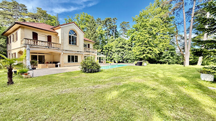 Maison 8 pièces à Gex, à vendre