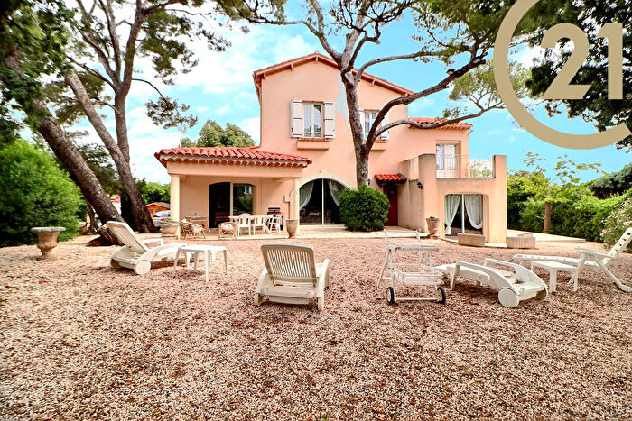 Maison à vendre - Saint-Raphaël - 6 pièces - 5 chambres