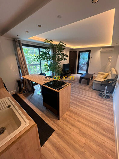 Contes : Maison 7 pièces à vendre