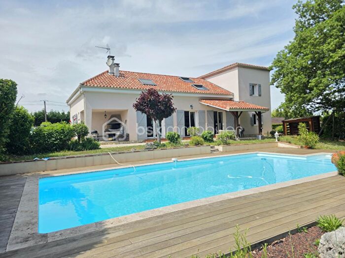 Maison à vendre - Sainte-Colombe-en-Bruilhois - 6 pièces - 5 chambres