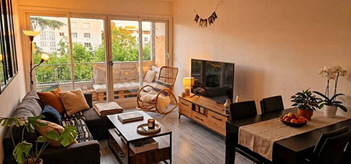 Appartement à louer - Lyon ème arrondissement - 5 pièces - 4 chambres