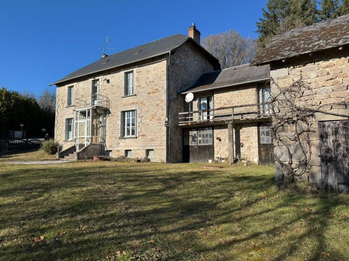 Maison à vendre - Égletons - 8 pièces - 6 chambres