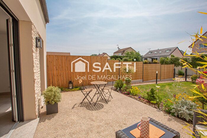 Maison 4 pièces à Le Mesnil-Saint-Denis, à vendre