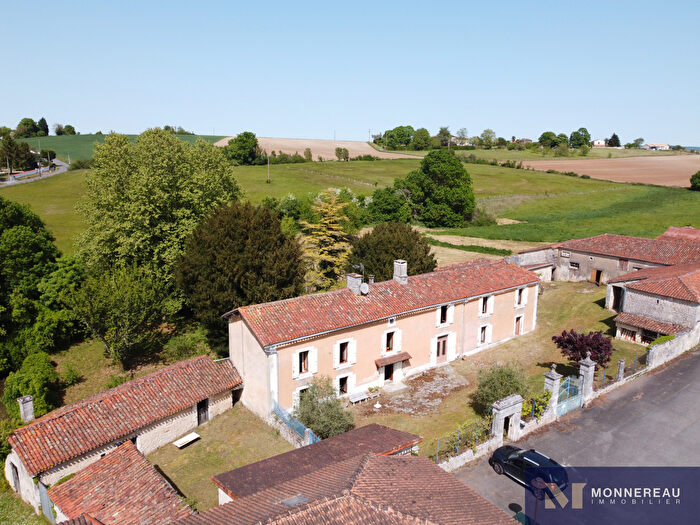 Maison 8 pièces à vendre à Chadurie