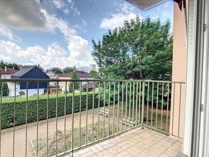 Appartement à louer - Les Essarts, Bron - 3 pièces - 2 chambres