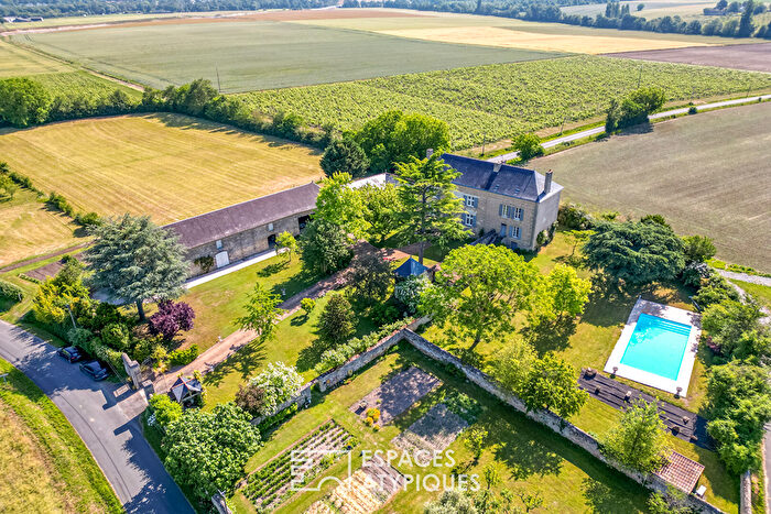 Doué-la-Fontaine : Maison 12 pièces à vendre