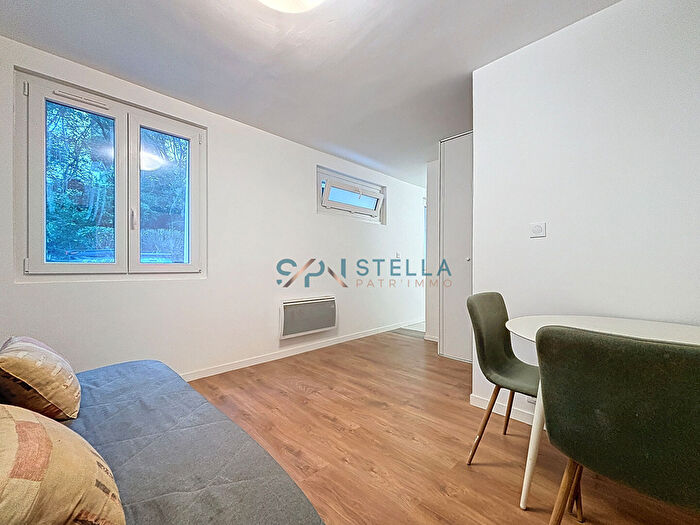 Appartement à louer - Ajaccio, La Viletta, Pietrina, Gare - 1 pièce