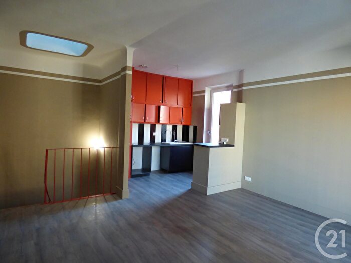 Maison à louer - Saint-Maximin-la-Sainte-Baume, Centre-ville - 3 pièces - 2 chambres