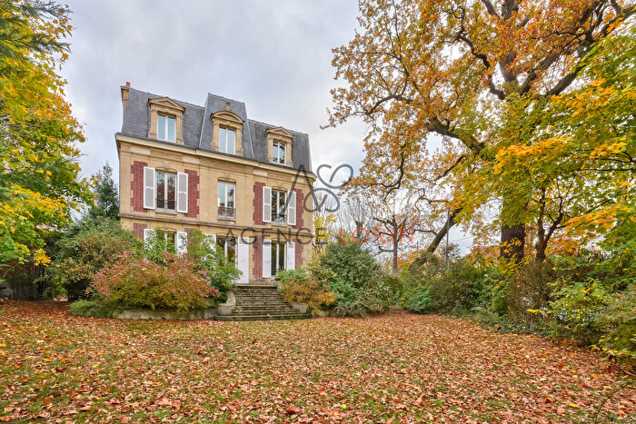 Maison à louer - Le Vésinet - 9 pièces - 7 chambres