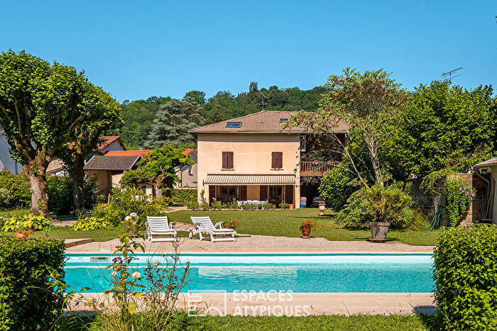 Maison à vendre - Villieu-Loyes-Mollon - 10 pièces - 5 chambres