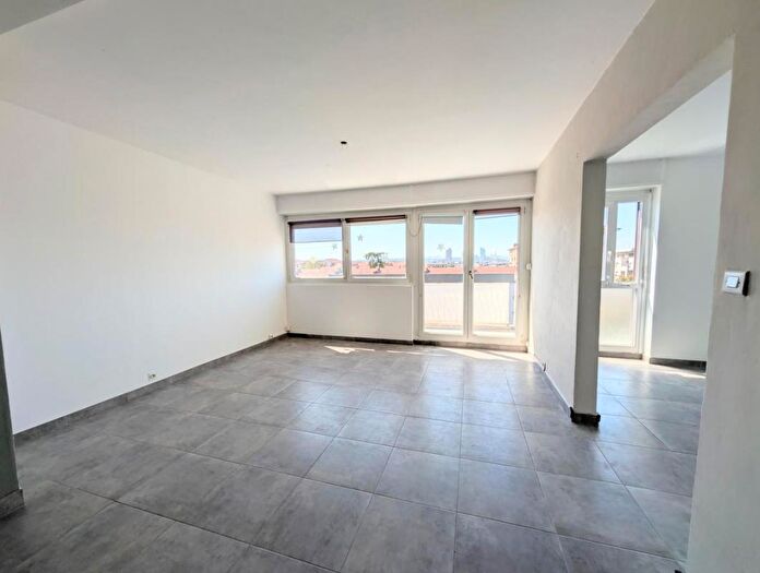 Appartement 4 pièces à Villeurbanne, Perrallière, à vendre