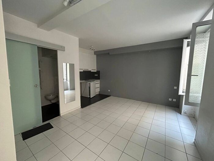 Appartement à louer - Carmes-République, Orléans - 1 pièce