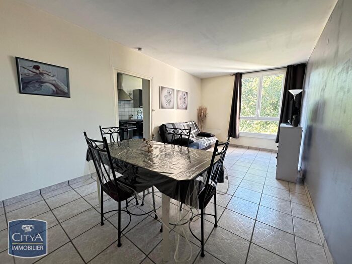 Appartement à vendre - Saint-Pierre-lès-Elbeuf - 3 pièces - 2 chambres