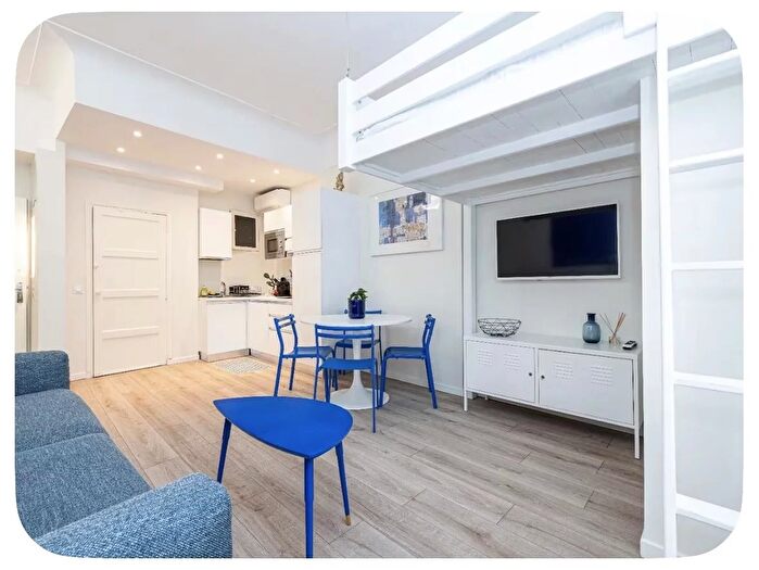 Appartement 1 pièce à Nice, Carré d'or, à vendre