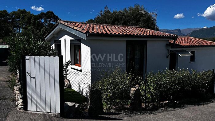 Maison à vendre - Valbonne, Bourerelle, Saint-Hélène, Font Martine - 4 pièces - 2 chambres