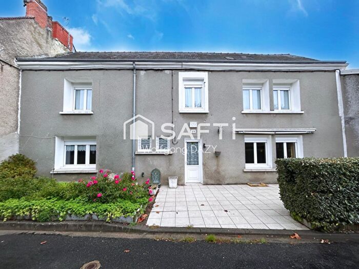 Maison à vendre - Archigny - 6 pièces - 4 chambres