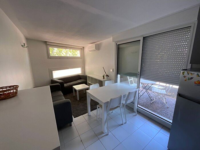 Centre Ville, Aix-en-Provence : Appartement 4 pièces à louer
