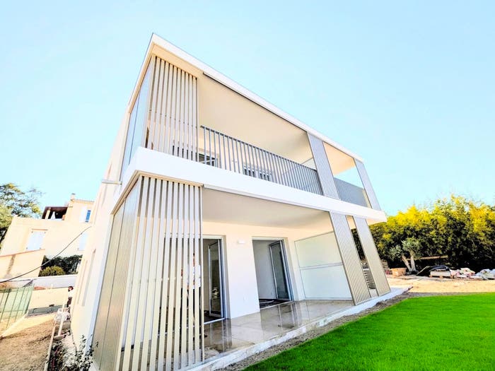 Nice, Corniche Fleurie : Maison 2 pièces à vendre