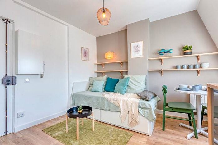 Lorette-Martyrs, Paris 9ème arrondissement : Appartement 1 pièce à louer