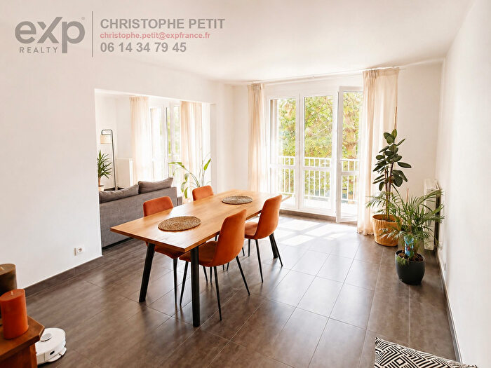 Fontenay-le-Fleury, Vieux village : Appartement 5 pièces à vendre