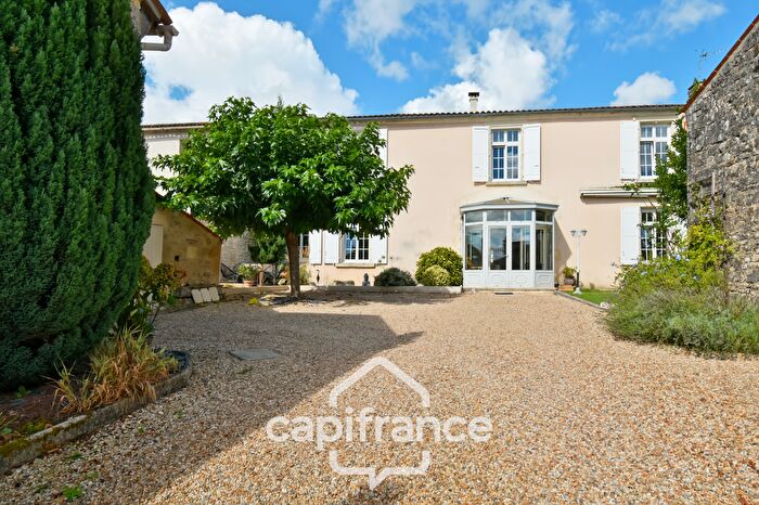 Maison 10 pièces à Bignay, à vendre