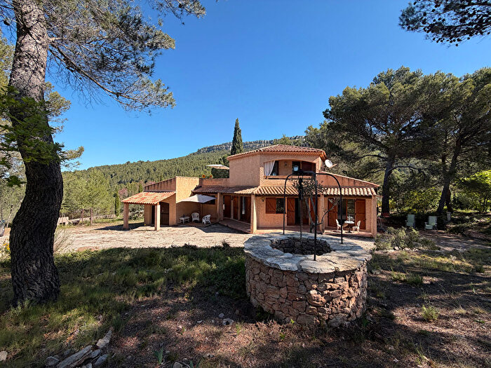 Maison 6 pièces à vendre - Châteauneuf-le-Rouge