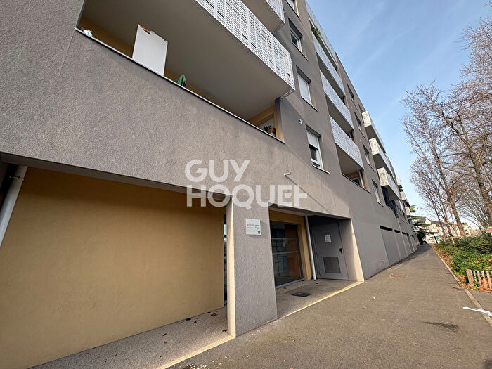 Appartement à vendre - Givors, Centre-ville - 3 pièces - 2 chambres