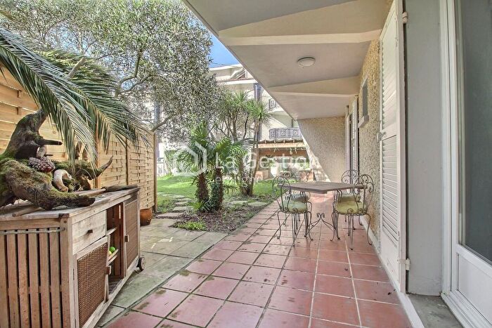 Appartement à louer - Andernos-les-Bains, Centre-ville, Coulin - 2 pièces - 2 chambres