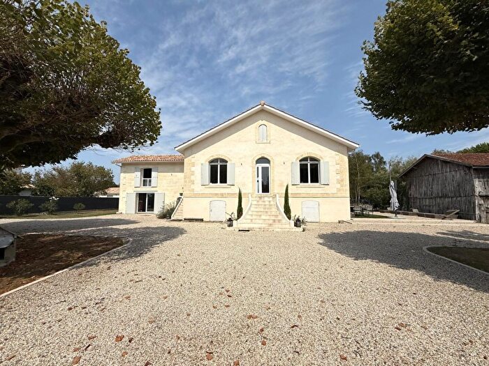 Maison à vendre - Carignan-de-Bordeaux - 5 pièces - 4 chambres