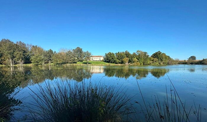 Maison à vendre - Le Vigeant - 8 pièces - 6 chambres