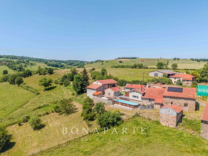 Maison 6 pièces à vendre à Saint-Priest-la-Roche