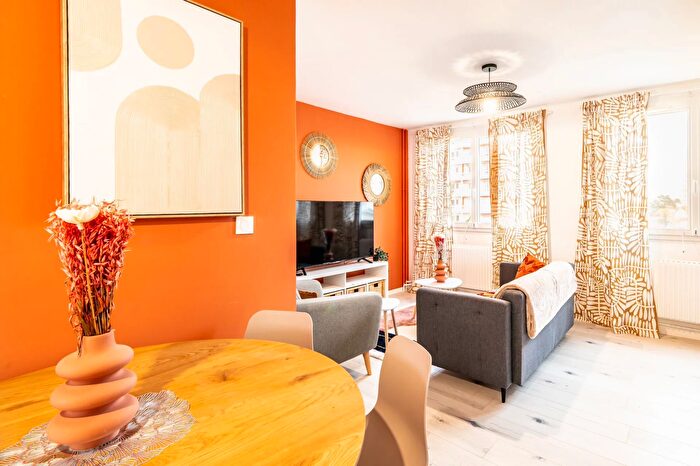 Appartement à louer - Fleury-les-Aubrais - 1 pièce